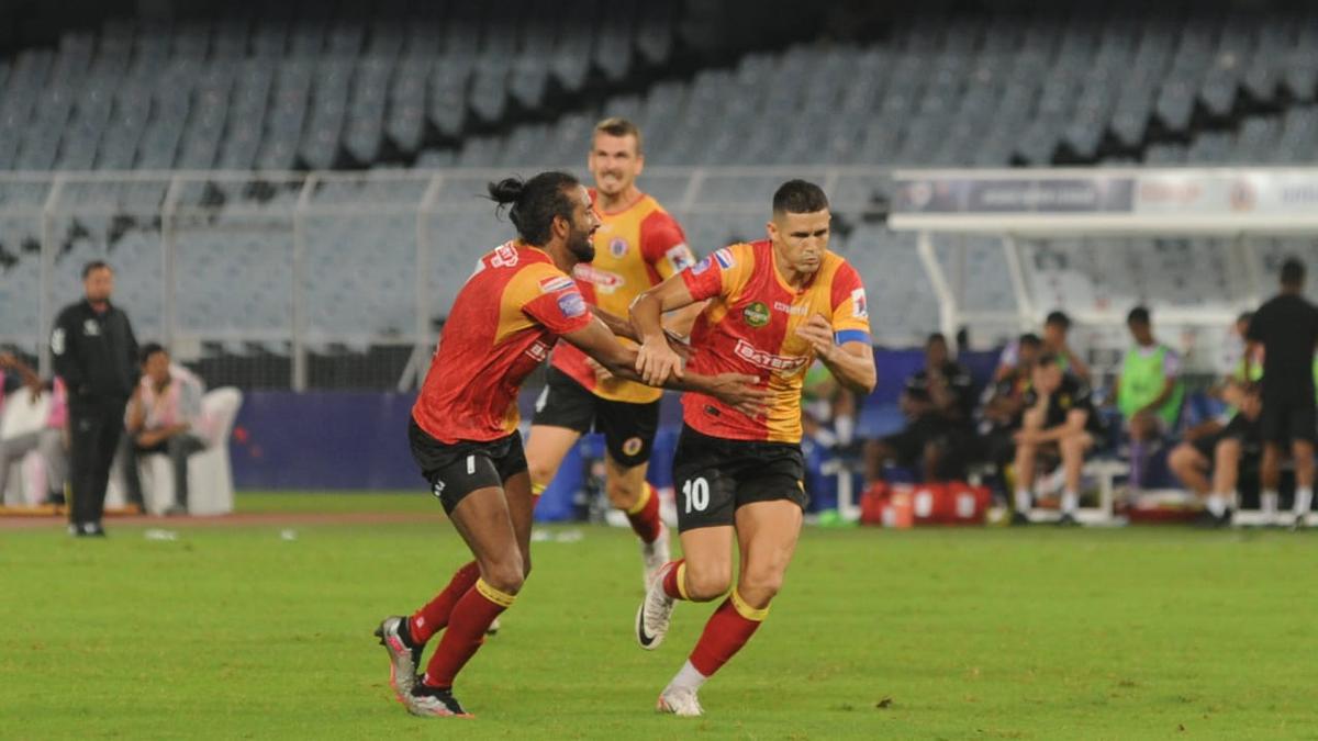 ISL 2023-24: Cleiton brace guides East Bengal to 2-1 win against Hyderabad for first win of the ...